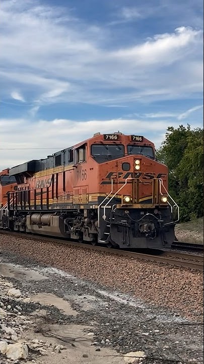 BNSF #7166 Eastbound - YouTube