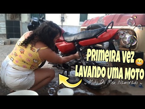 PRIMEIRA VEZ LAVANDO UMA MOTO ~moto do meu namorado~ 🏍️💦