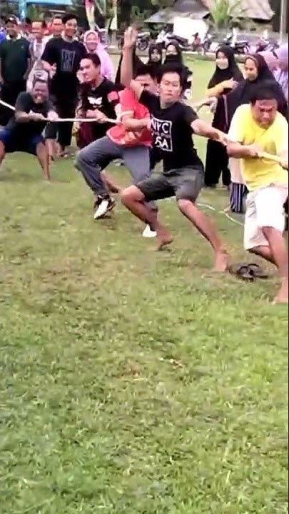 keseruan lomba tarik tambang - HUT RI KE 77 2022 #shorts - YouTube