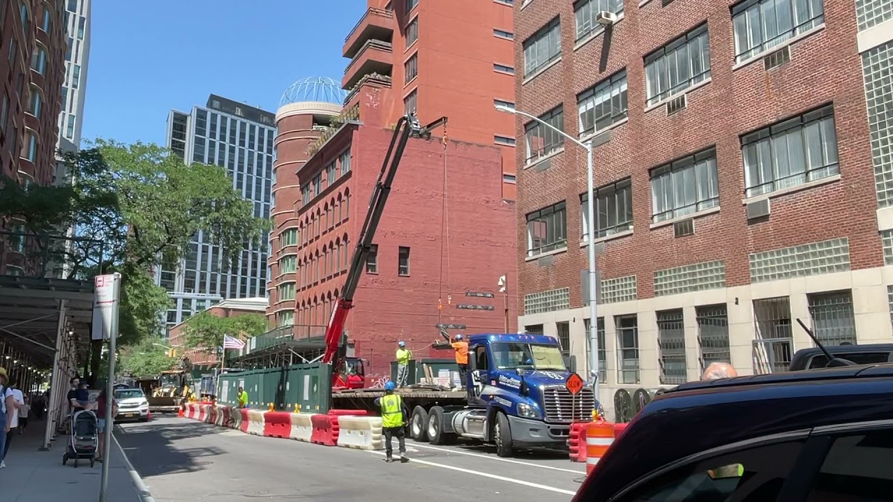 Manitou Rotating Telehandler Lifting Rebar - YouTube