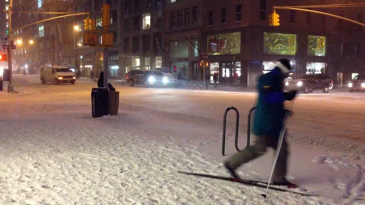 Guy Skiing Down the Streets of NYC - 1/21/2014 - YouTube