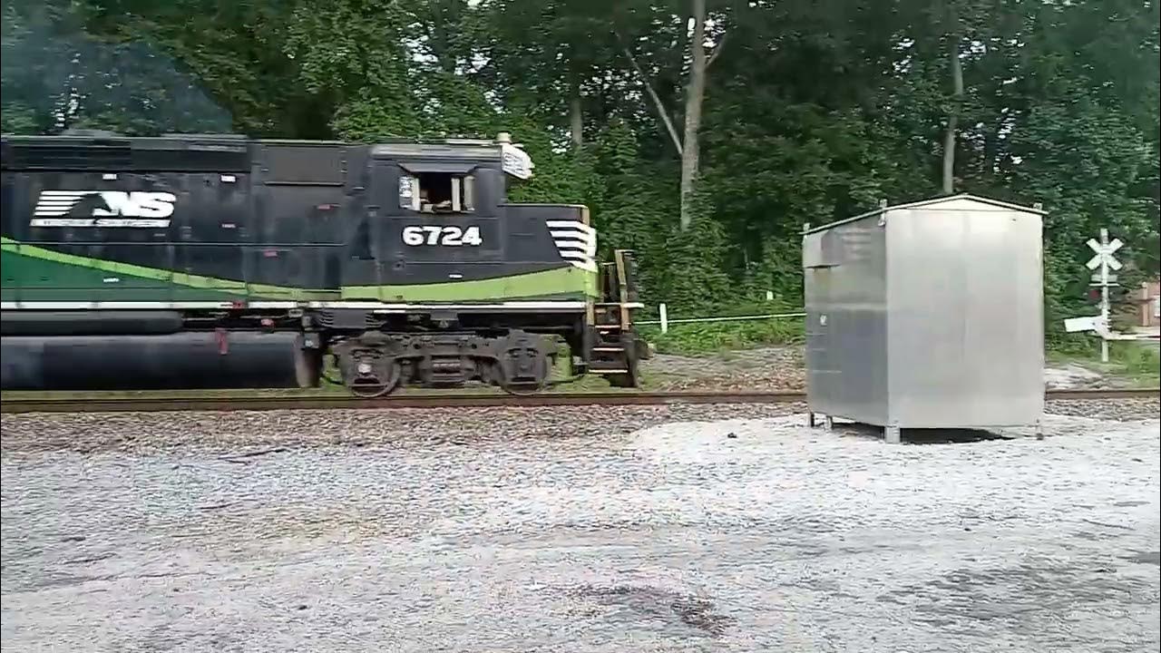 NS 6724 Leads G88(?) Through Mableton (7/4/23) - YouTube