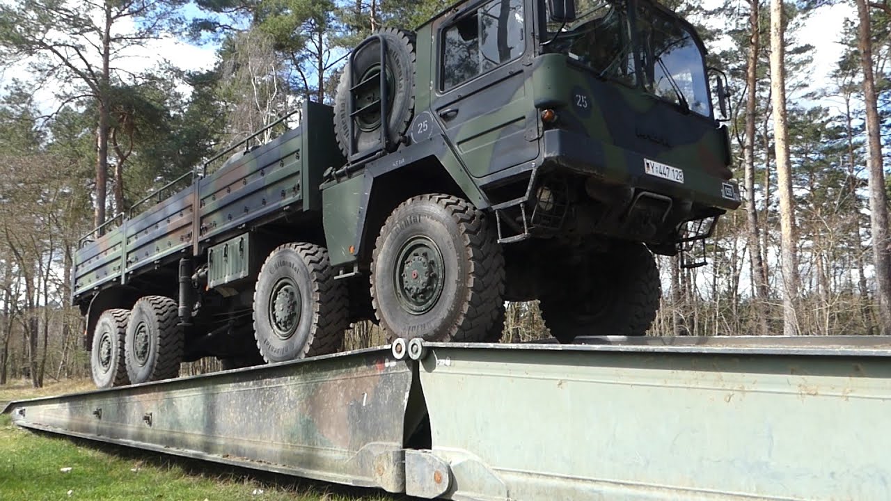 MAN 10t GL auf Panzerschnellbrücke - YouTube