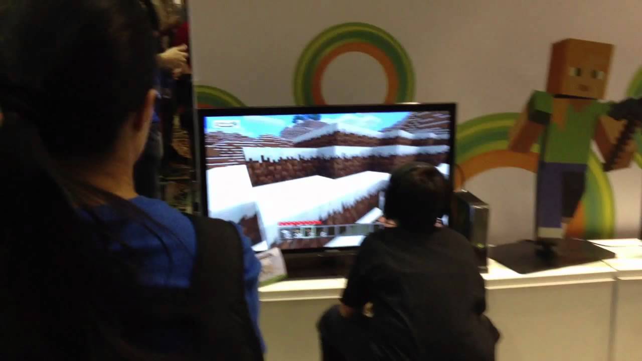Minecon 2011 - Minecraft on Xbox 360 and a giant creeper - YouTube