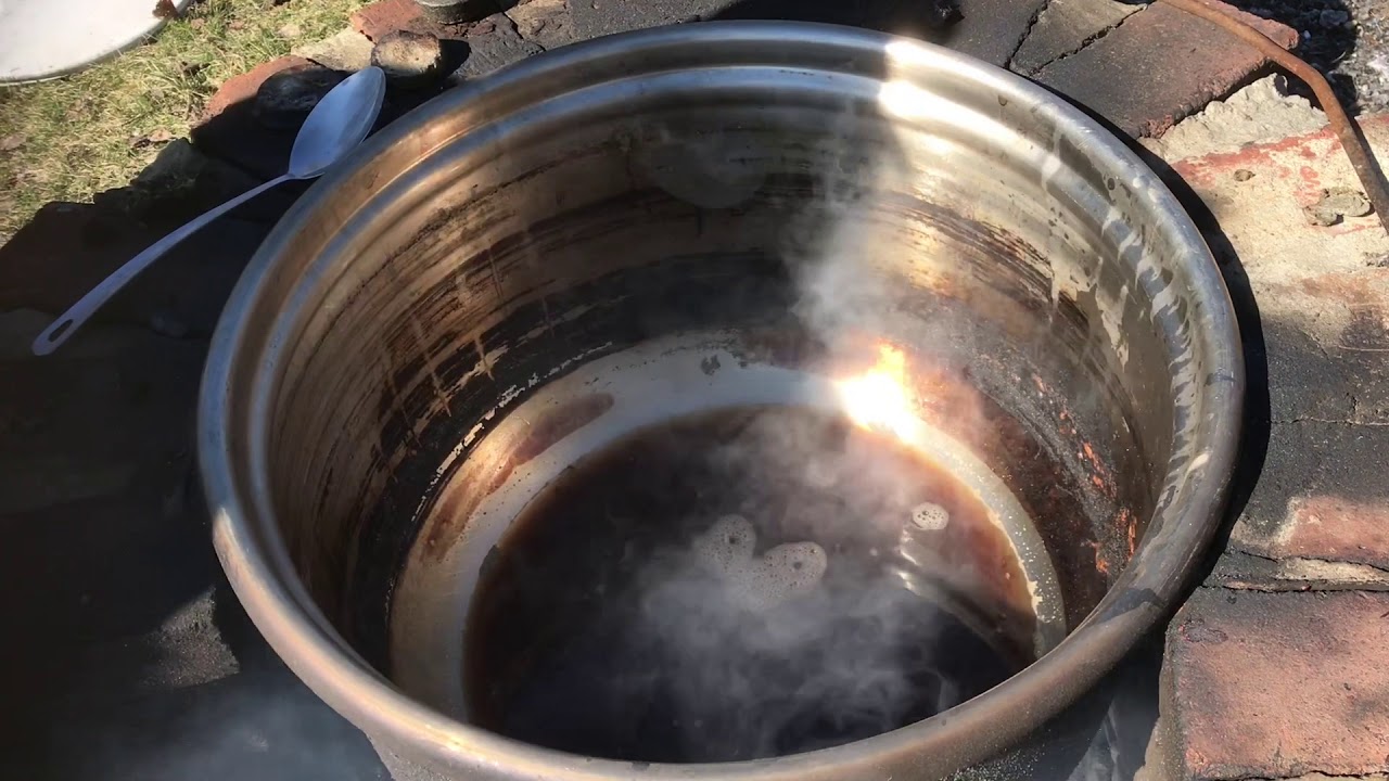 boiling down maple syrup without BURNING it - YouTube