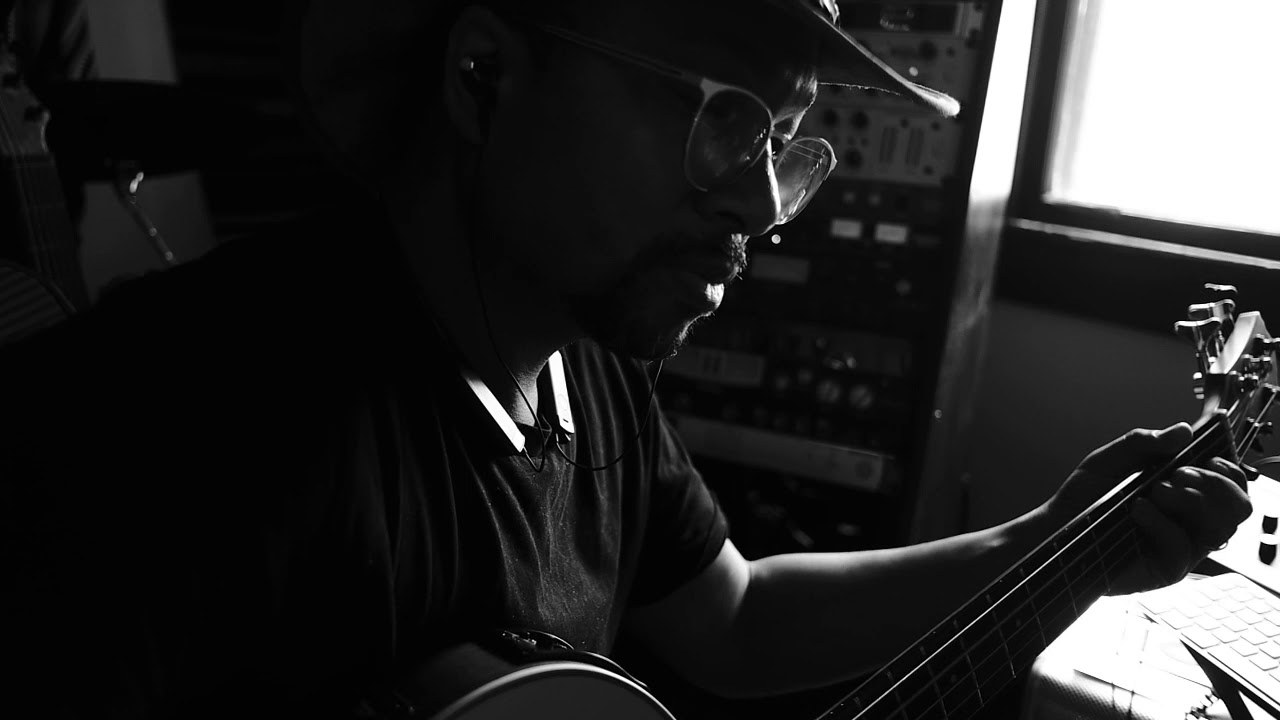 Roland Guerin plays an muted acoustic bass on Ibanez Acoustic - YouTube