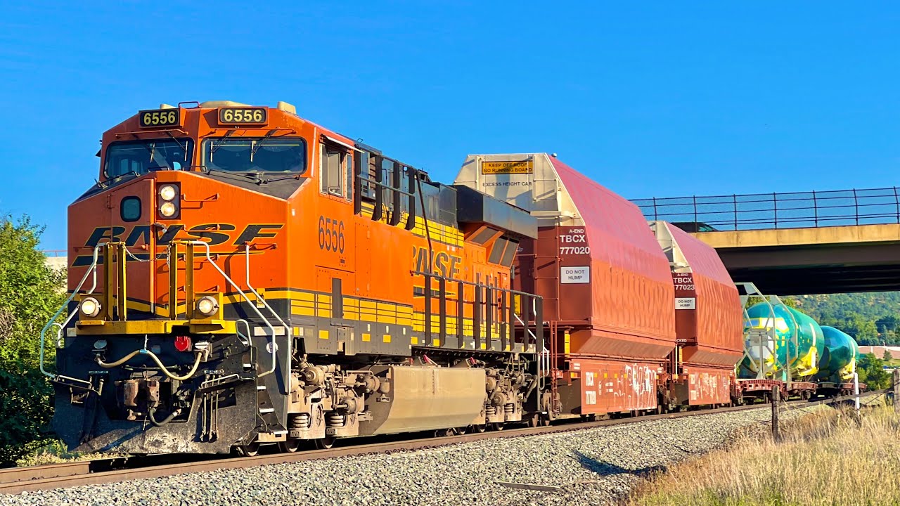 BNSF 6556 Leads Boeing 737 Aircraft Train +J-NEWINB9-05A through Colorado Springs!! - YouTube