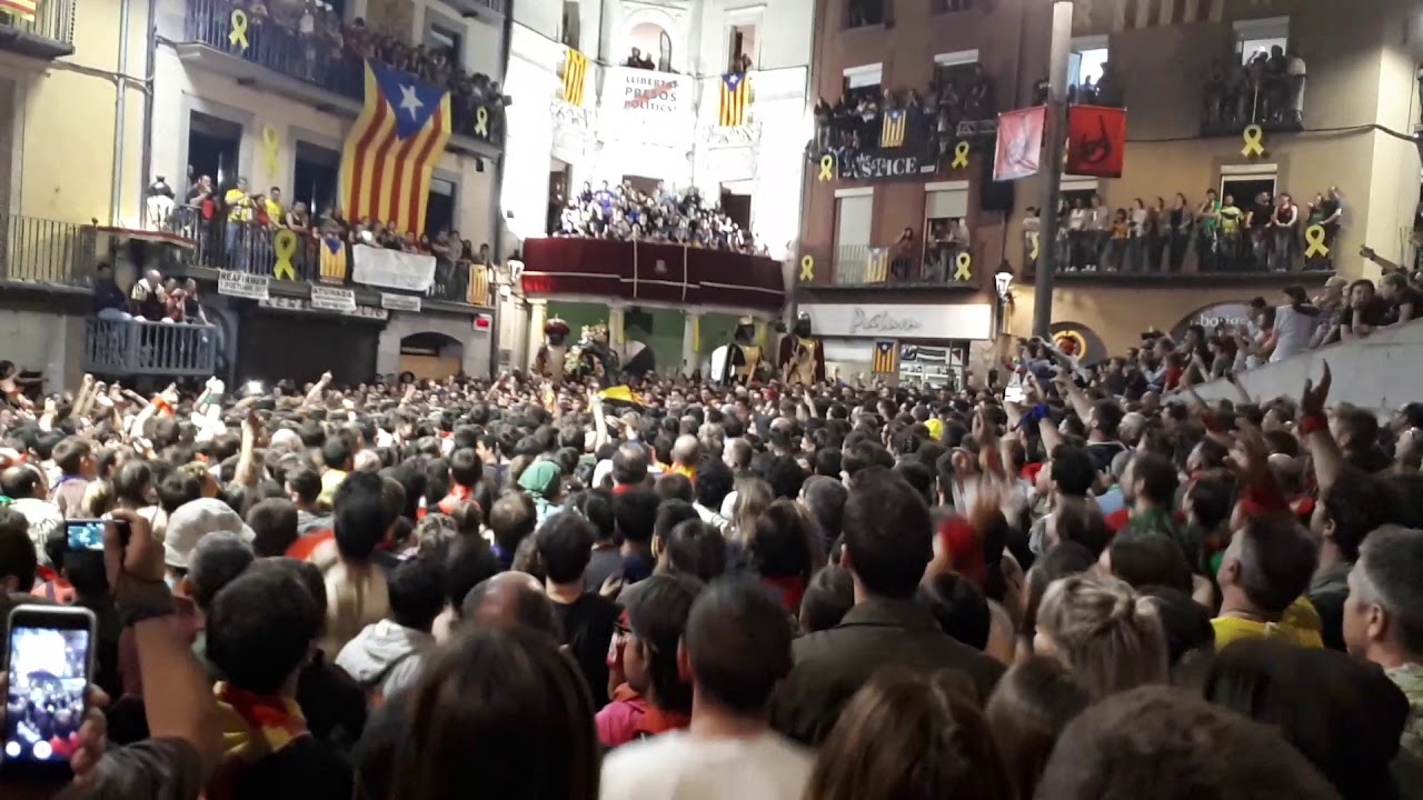 Ball de l' àliga, Patum 2019 - YouTube