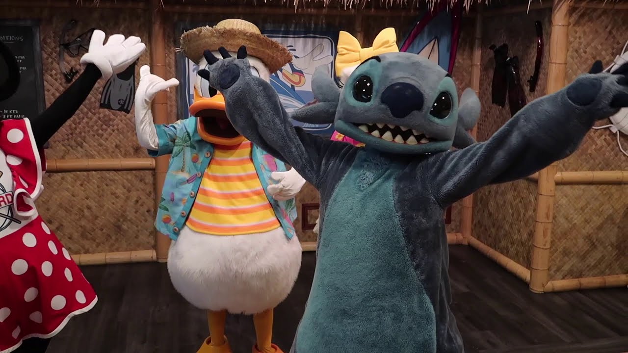 Fight at a Character Breakfast!!|Daisy & Minnie get into it ...