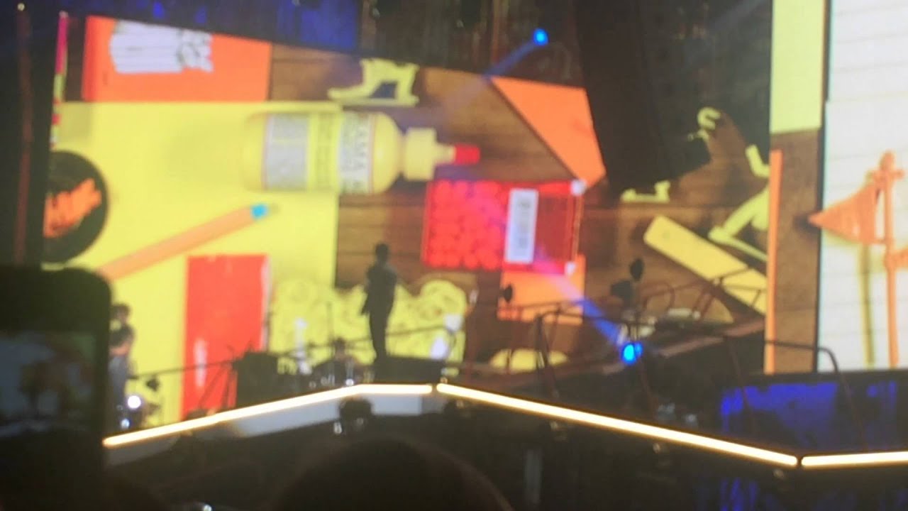 One Direction - Strong (Detroit) - YouTube