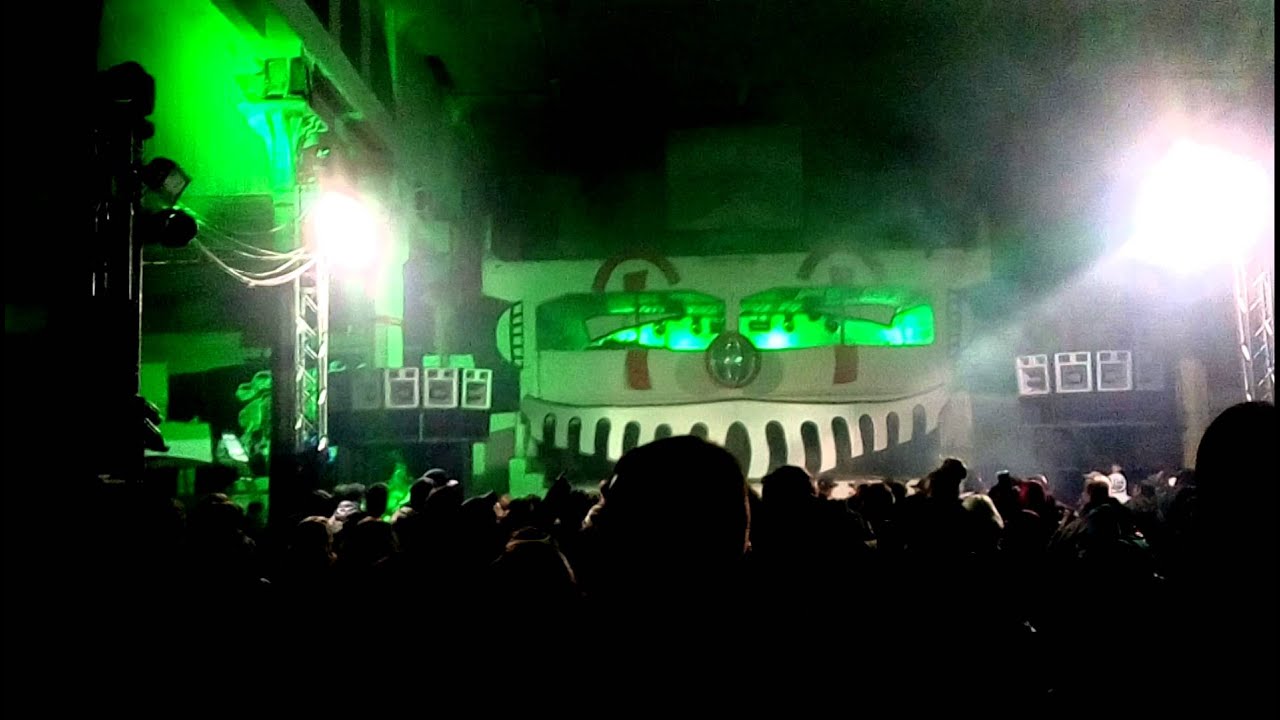 Cirkus Alien - Plzeň Papírny 19.3.2016 part5 - YouTube