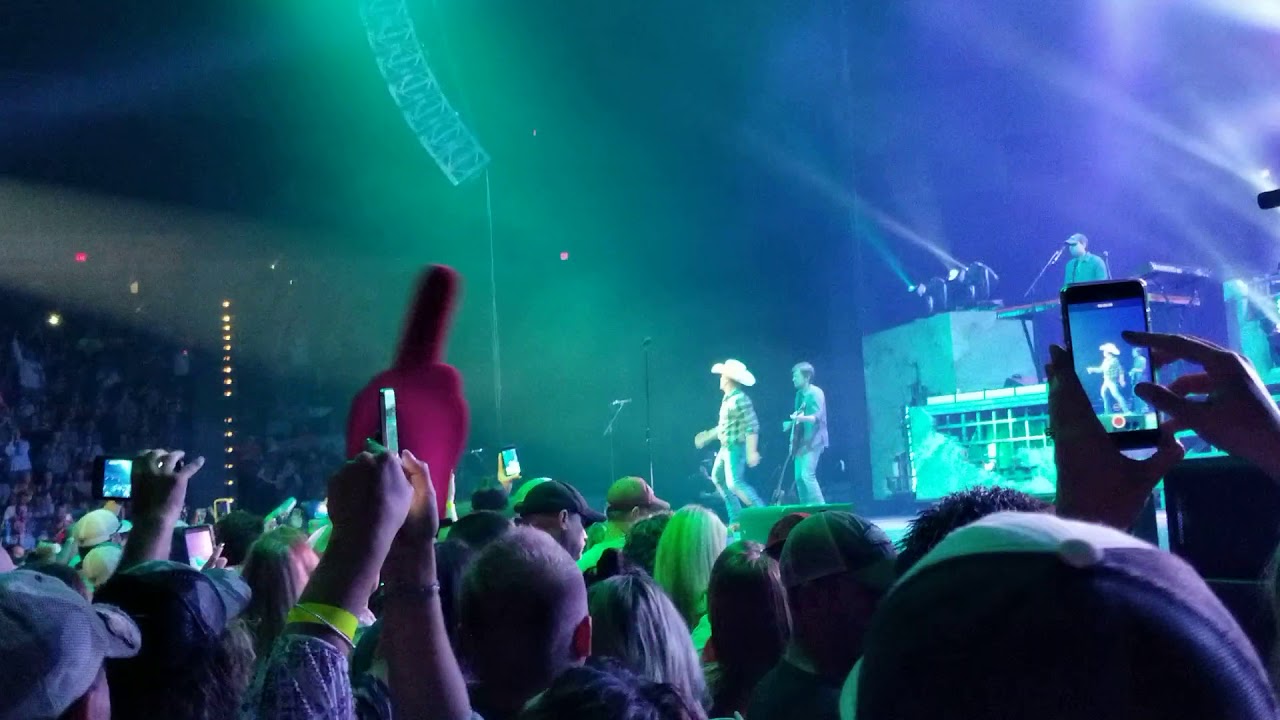 Backwoods-Justin Moore-Pensacola, FL 3/24/2018 - YouTube