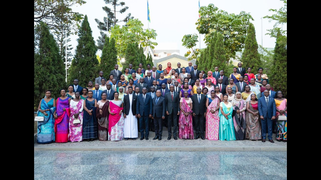 NEW RWANDA CABINET:HE Kagame has officiated the swearing-in ceremony of ...