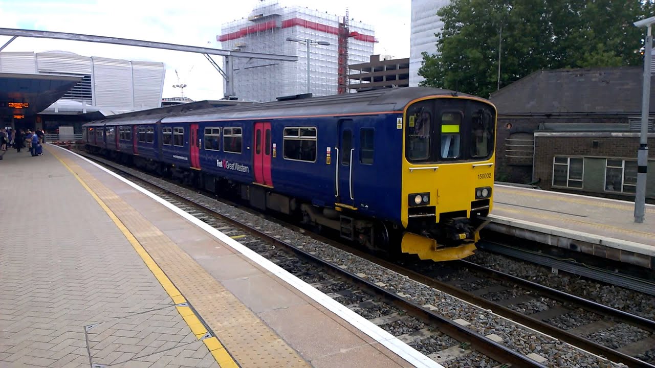 First Great Western Class 150 departing Reading - YouTube