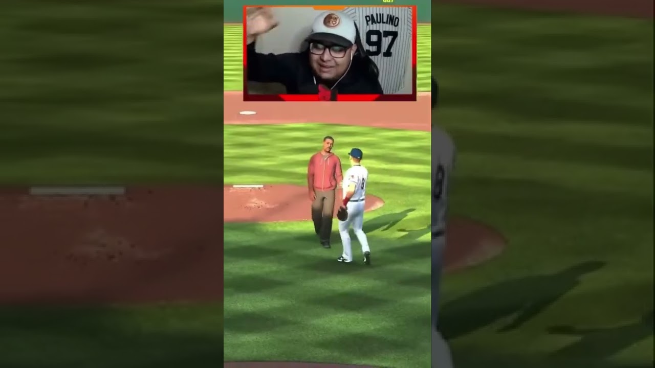 Ramone Russell realiza el primer picheo del juego! #shorts # ...