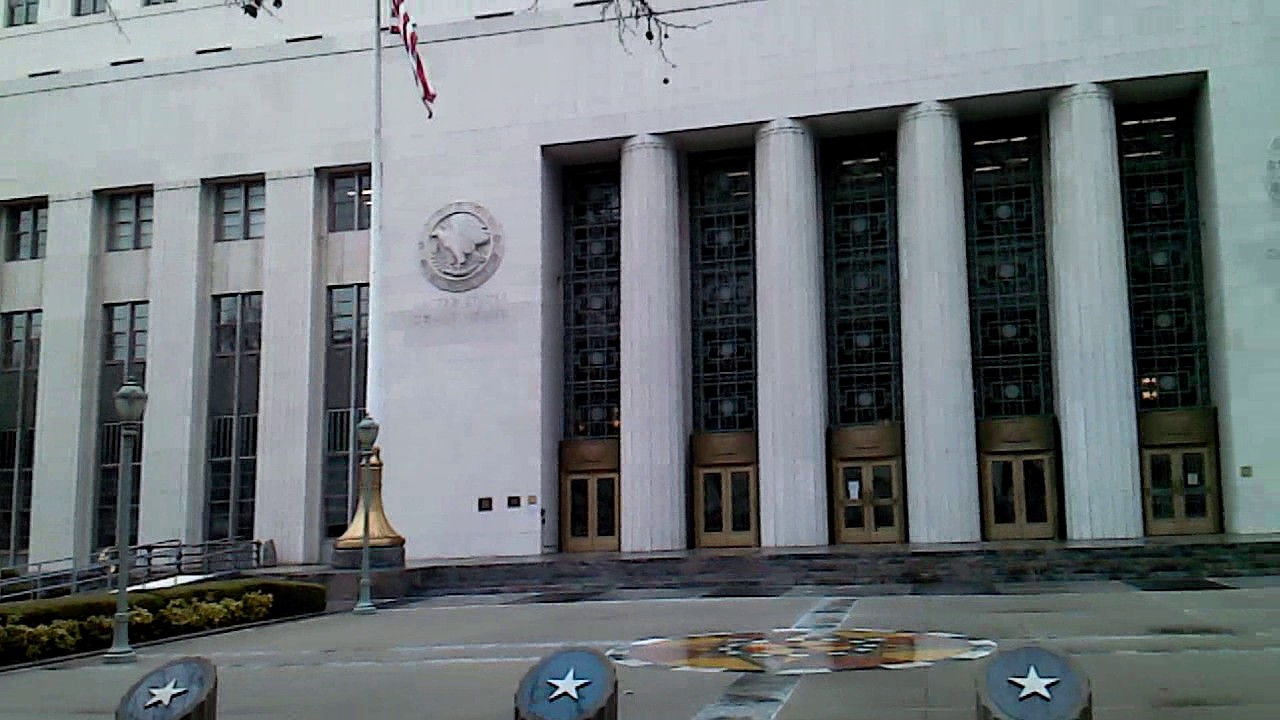 Picket signs for crooked Judges at U. S. District Court. - YouTube