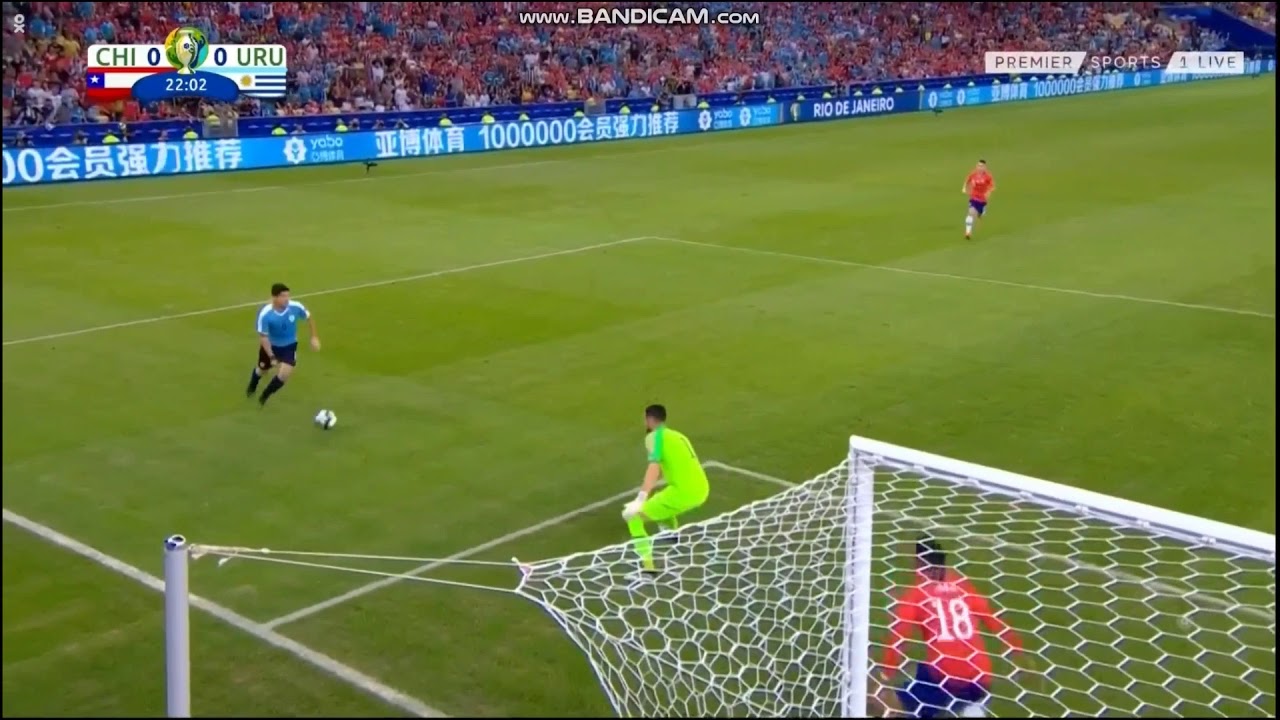 Suarez appeals for handball after goal keeper save😂😂 - YouTube
