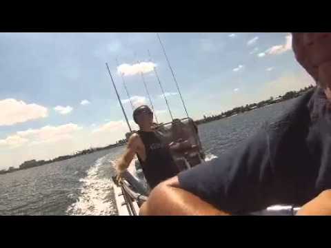 A day on the Boston Whaler Ribside 1971 - YouTube