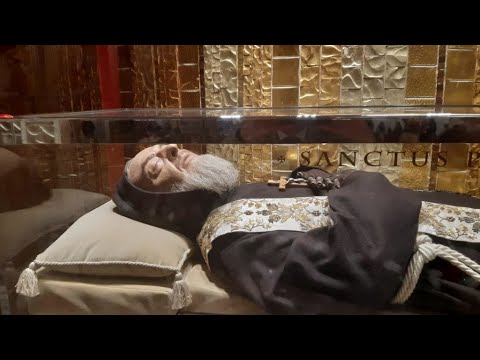 EXUMAÇÃO DO CORPO INCORRUPTO DE PADRE PIO DE PIETRELCINA (legendas em ...
