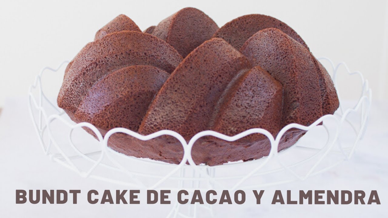 Bundt Cake de Cacao y Almendra. Un bizcocho muy tierno - YouTube