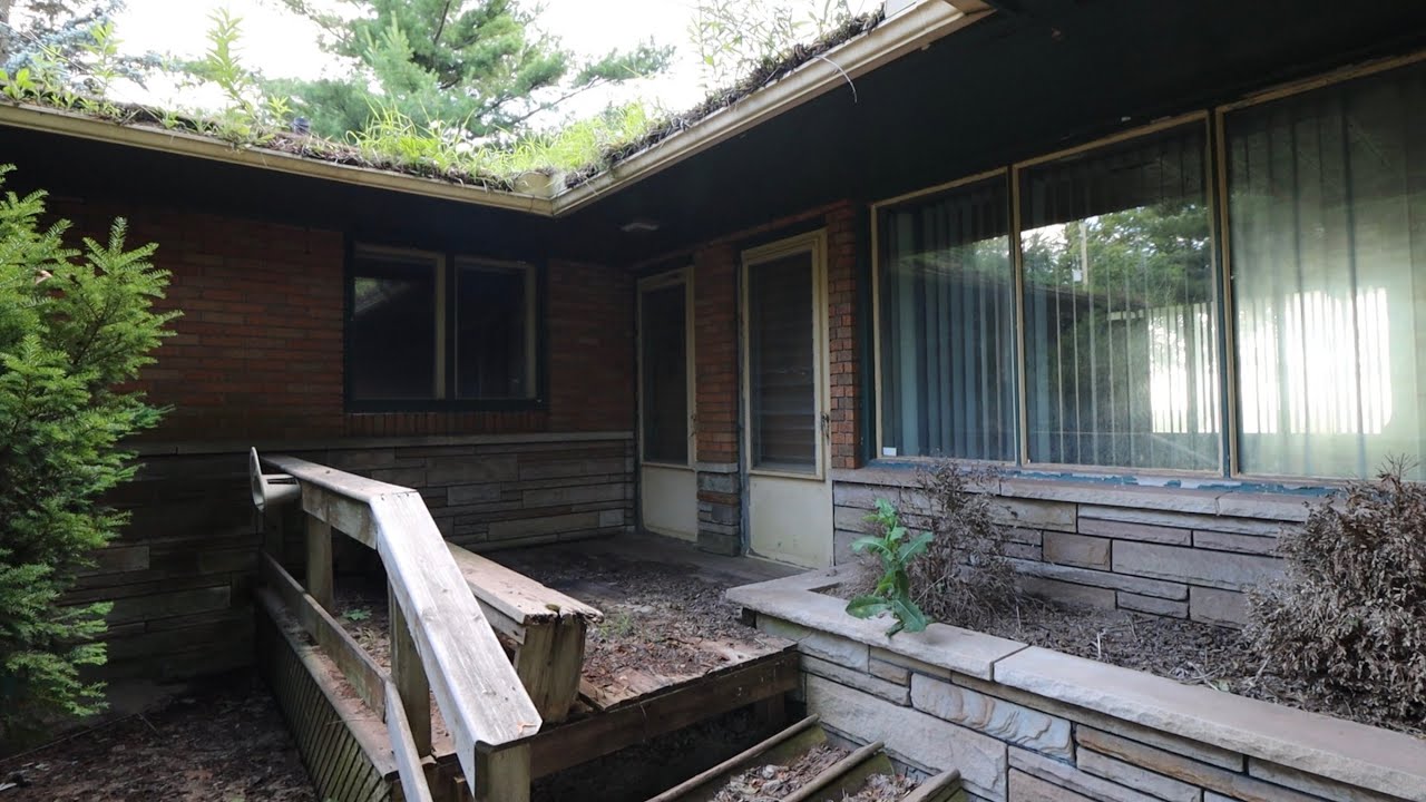 Untouched 1970s Abandoned house stuck in time with power! - YouTube
