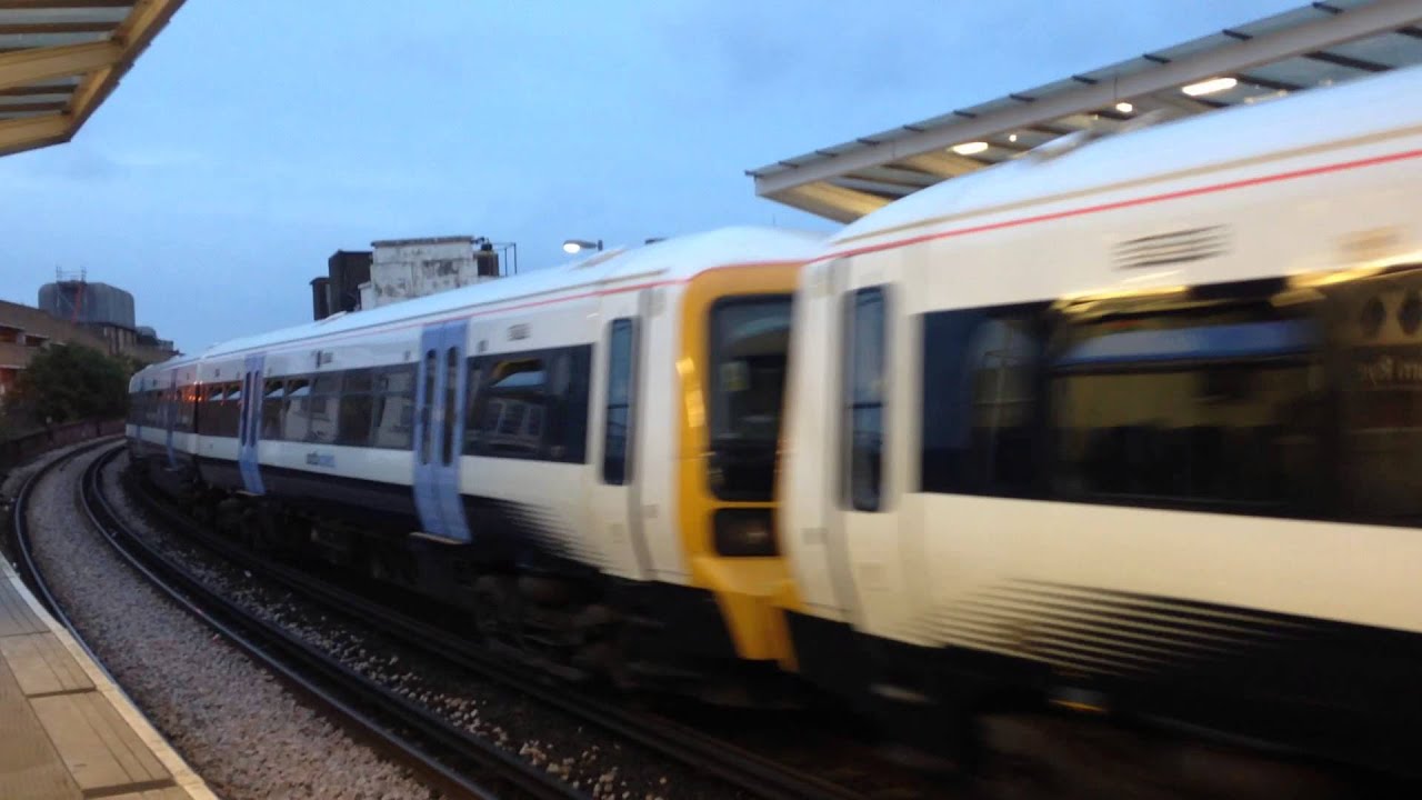 Southeastern Class 465 Arrives At Peckham Rye For Victoria - YouTube