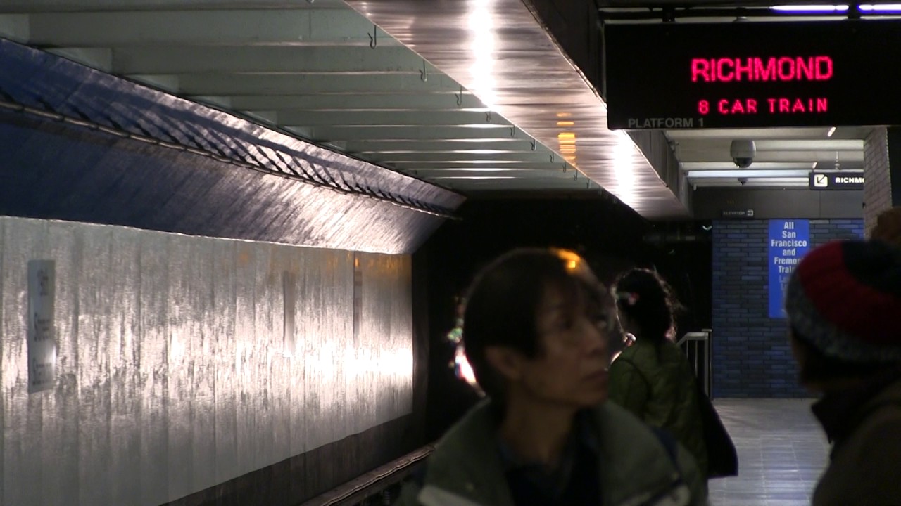 Bart Train - Rohr A Car #1210 Richmond Orange Line Arriving into 19th ...