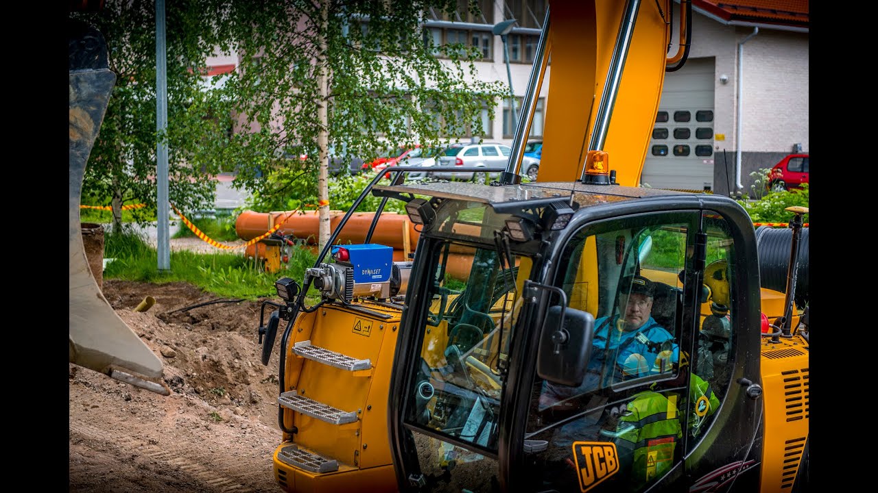 DYNASET HG Hydraulic Generator Providing Electricity for a Worksite ...