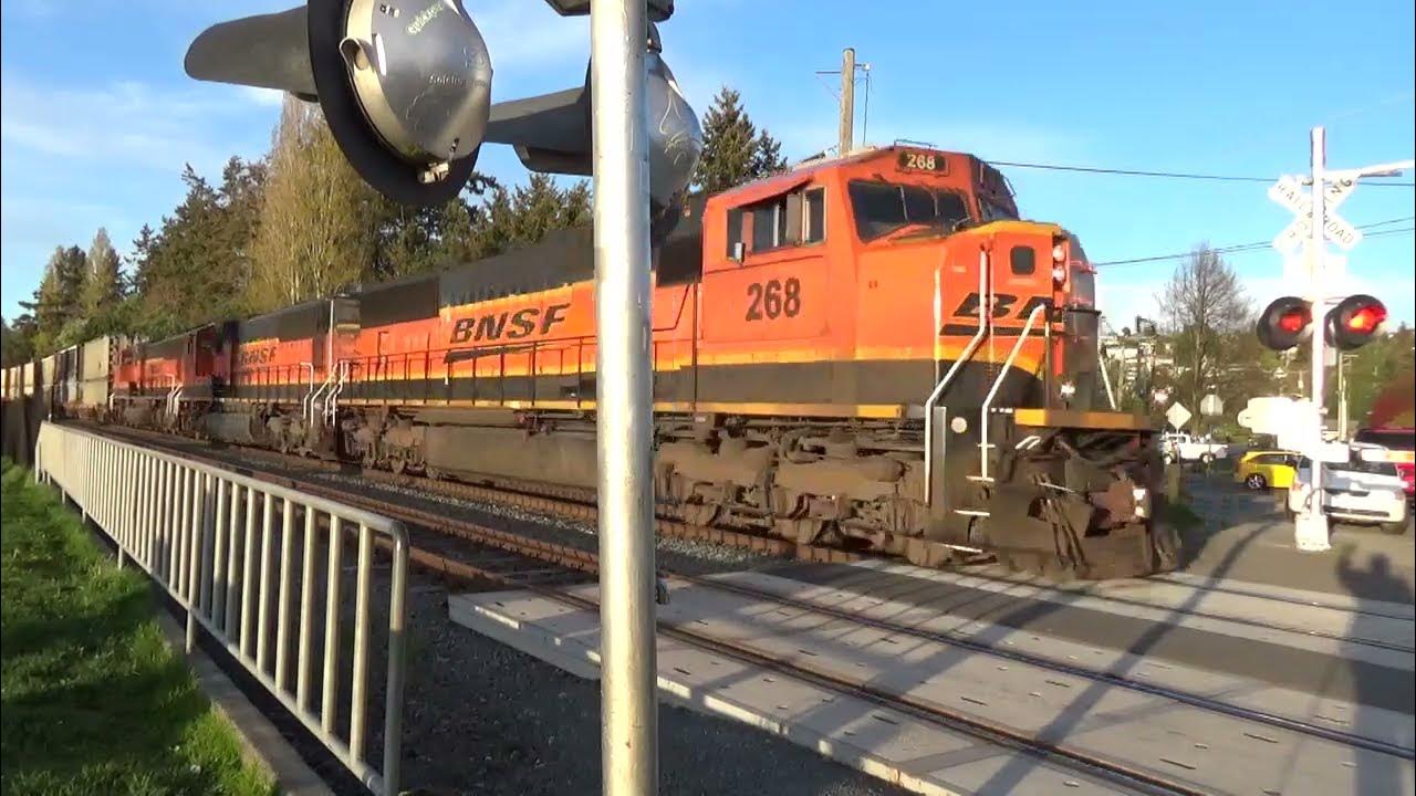 (Southbound) BNSF 268 leads a Garbage Train through the Titlow Beach Railroad Crossing. - YouTube