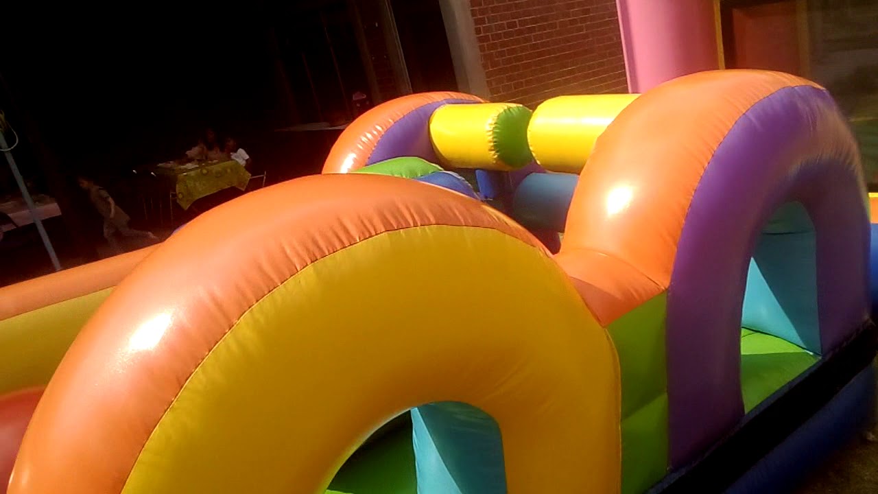 El laberinto super inflable en Coyoacán - YouTube