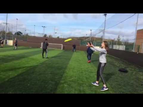 2 hand rim catch in frisbee , lizzy williams - YouTube
