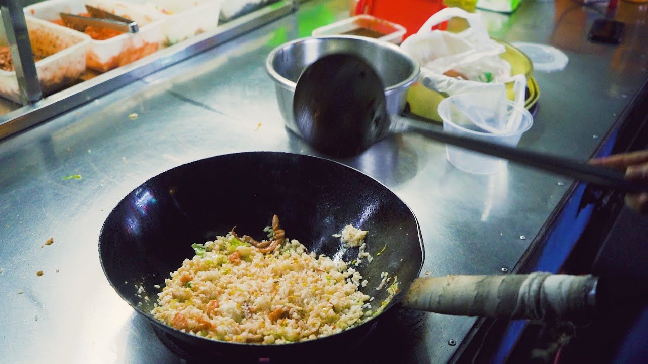 Chinese Street Food -best roadside egg fried rice, fried cold noodles ...
