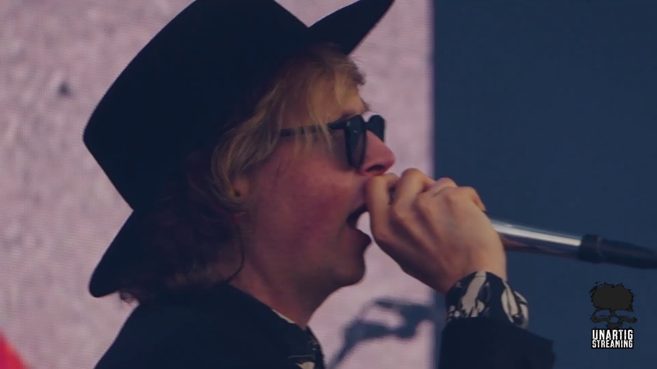 Beck live at We Love Green Paris on June 2, 2018 - YouTube
