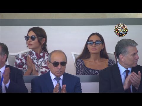 İlhami Aliyev'İn eşi Mihriban Aliyeva güzelliği ile büyüledi
