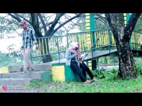 prank coli di depan umum