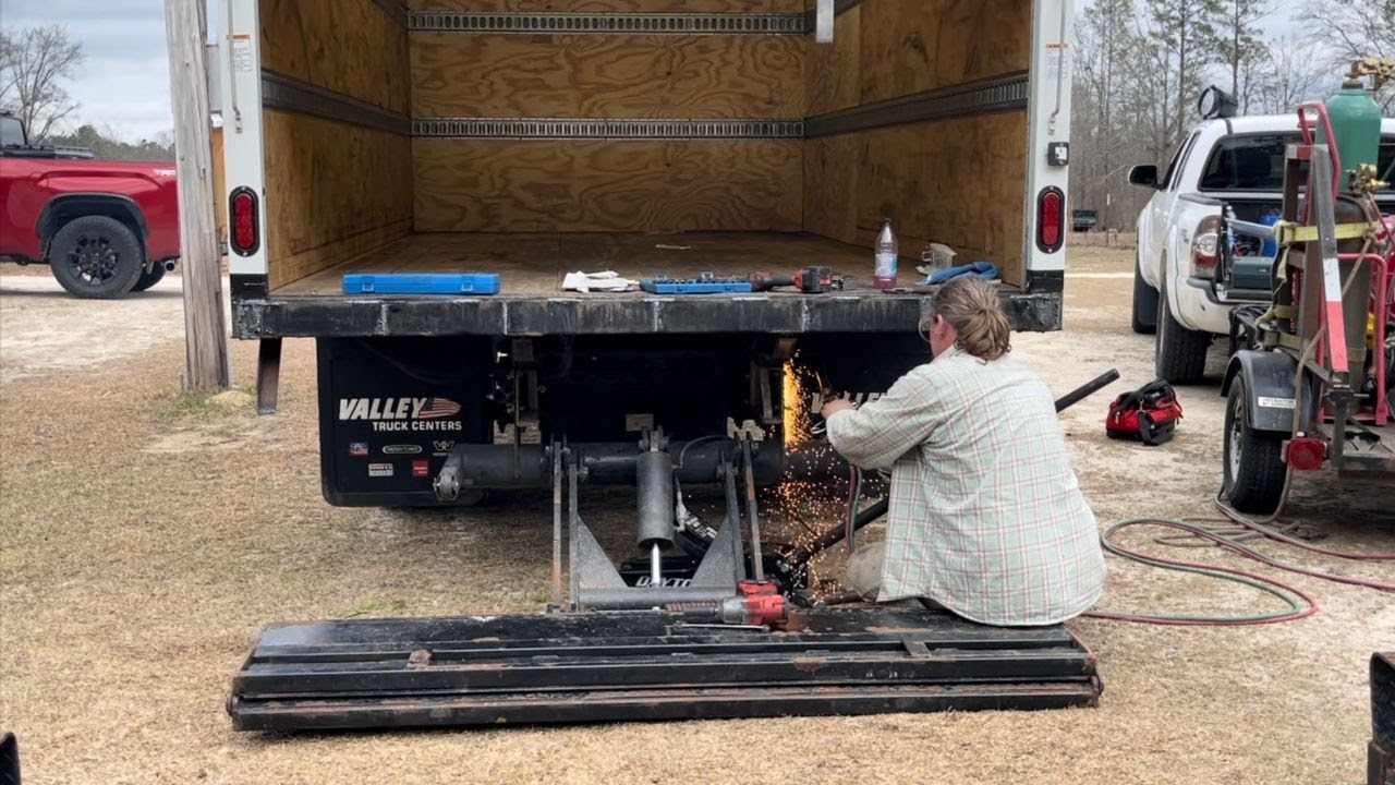 Removing the Hydraulic Lift gate and building a ICC bumper Isuzu NPR HD ...