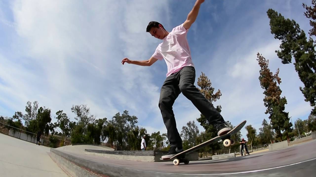 Harmonious Yuriy at North Hollywood Skate Plaza 4 MONTHS AFTER ANKLE ...