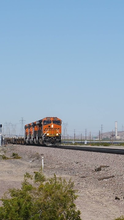 SHORT RAILFANNING VIDEOS BNSF 3750 EB BARETABLES - YouTube