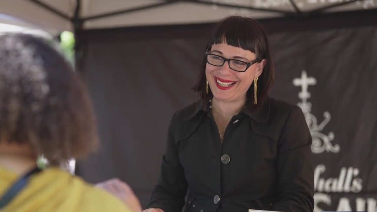 Sarah Marshall makes ‘Haute Sauce’ in Portland - YouTube