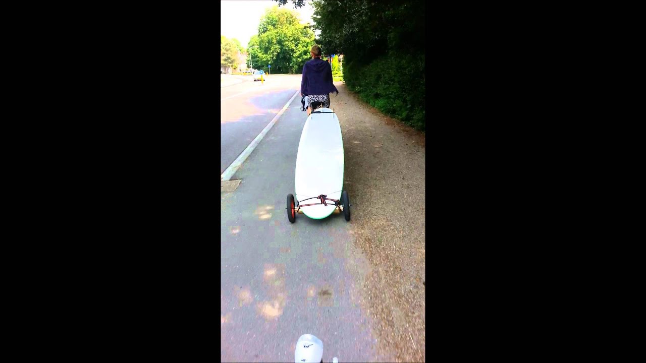 Liedje "Van Deine don" met surfboard achter de fiets - YouTube