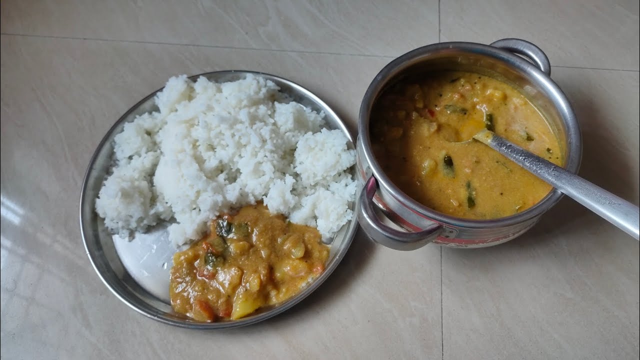 Potato kulambu | உருளைக்கிழங்கு குழம்பு| Potato curry for idly, dosa ...