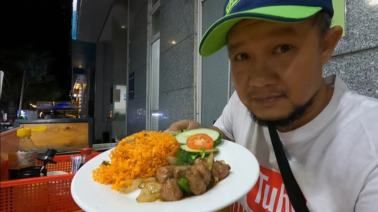 Vlog 1146. Fried rice with Lok lak beef. - YouTube