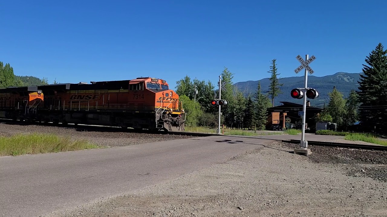 BNSF Nathan P3 Train Horn Hungry Horse, Montana - YouTube