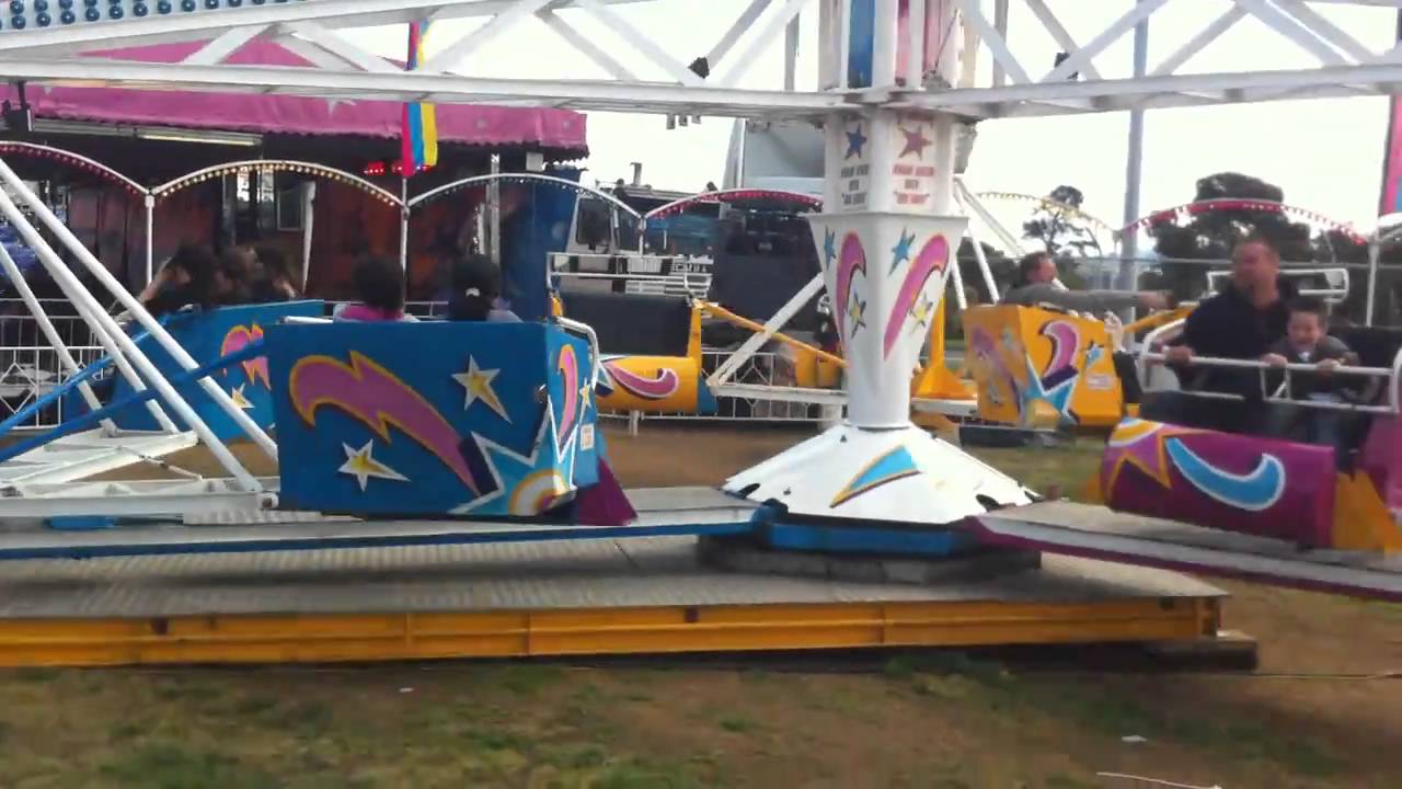 Janaya and Jaythan on the Gee Wizzer - YouTube