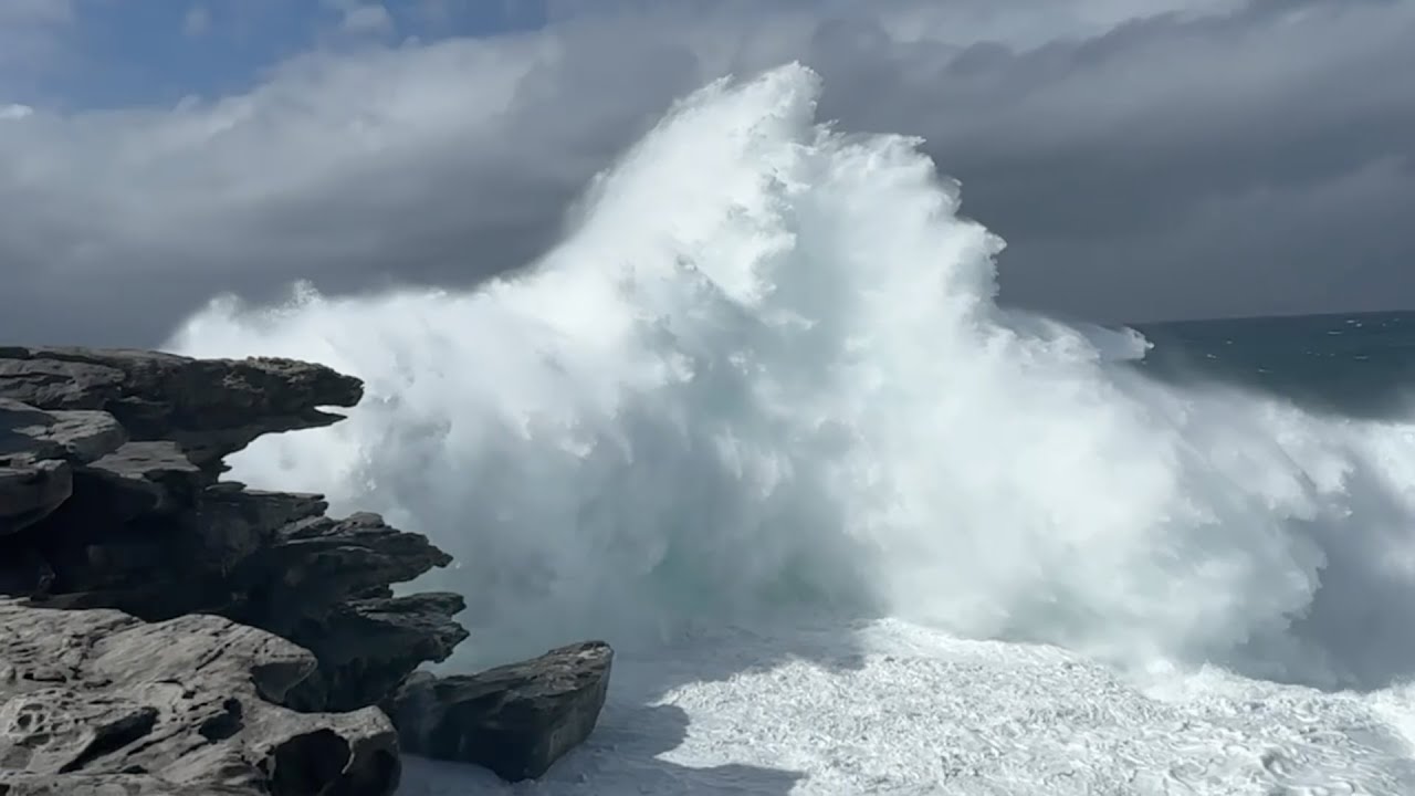 Gigantic storm surf off Bondi Beach - YouTube