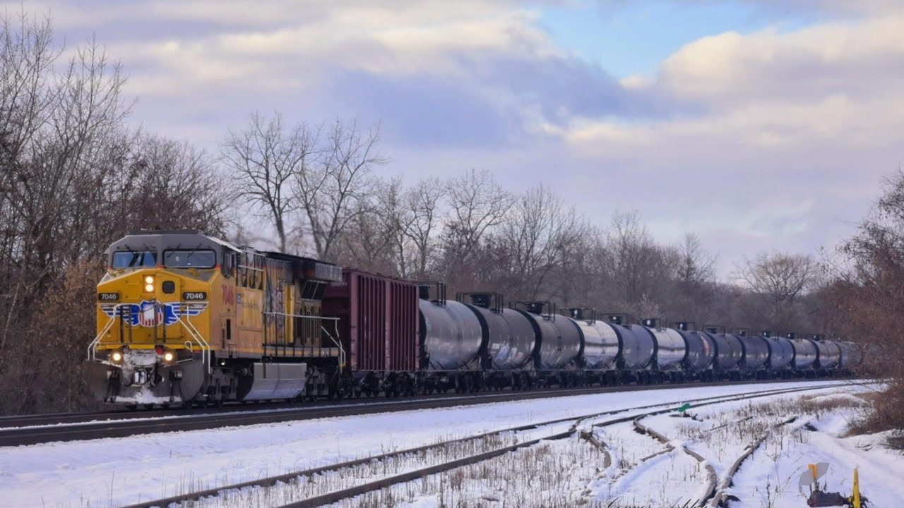 UP AC6000CW Leads B761! - YouTube