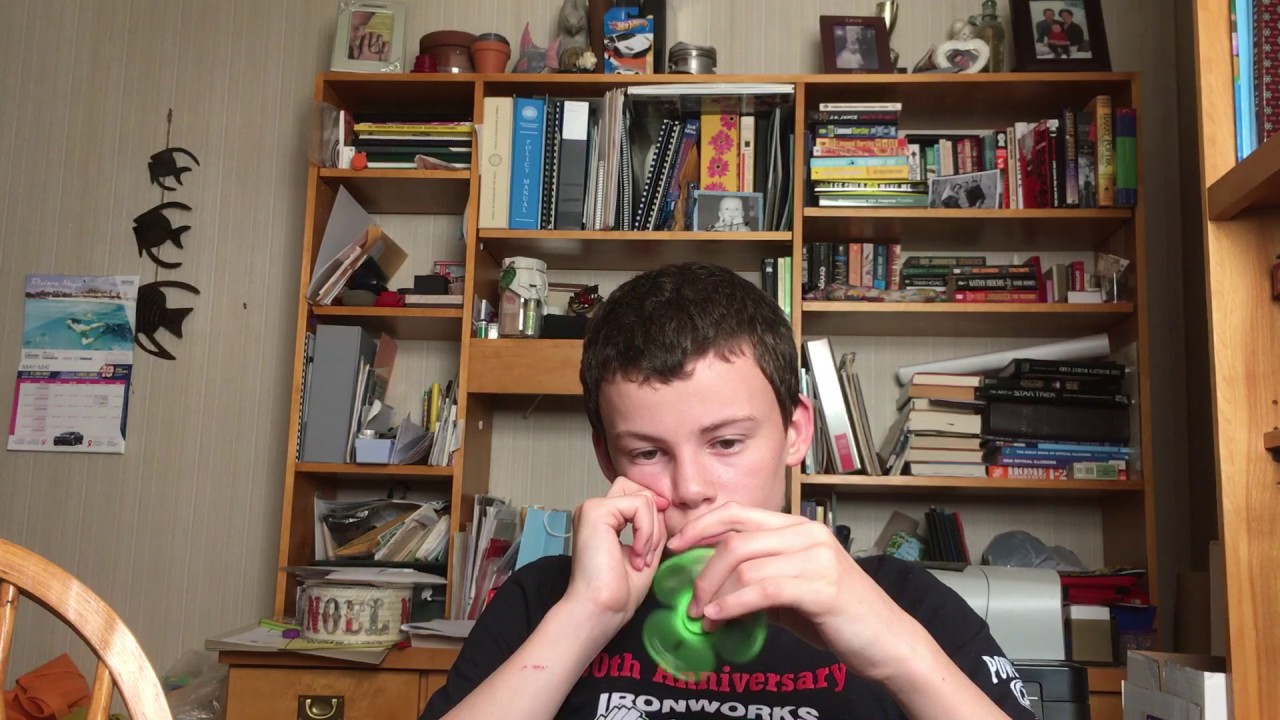 Radical Teen spins Fidget Spinner for 9 minutes - YouTube