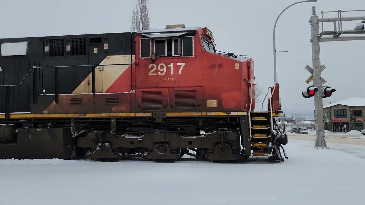 CN 2917 Leads a Westbound L558 (12/19/2024) - YouTube