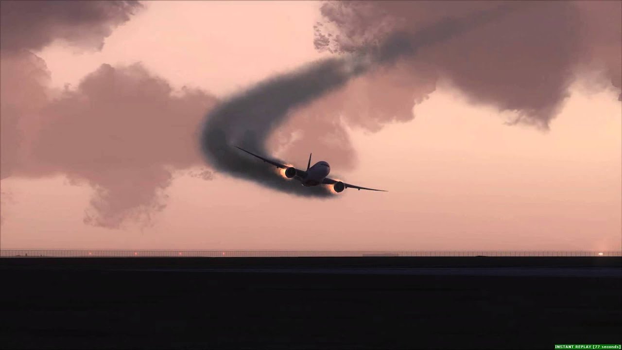 777-200LR Engine Fire / System Fail Emergency Landing Tokyo Haneda ...