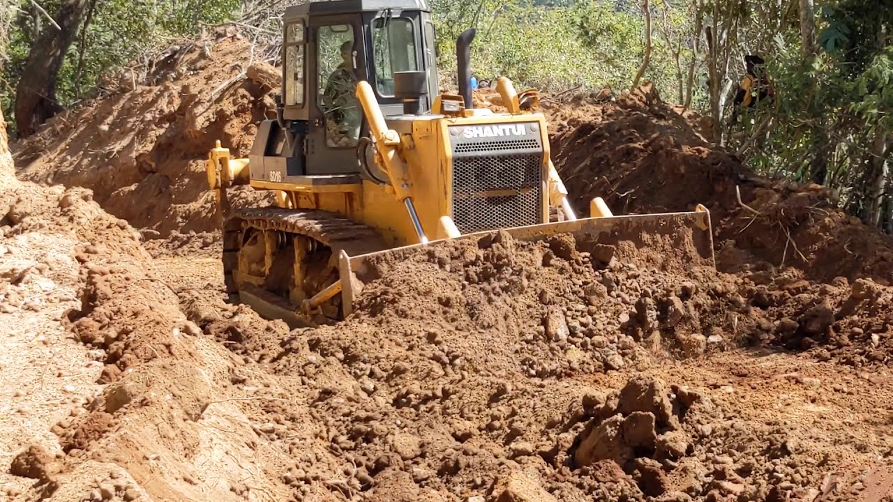 shantui bulldozer sd 16 carving mountain road / tractor shantui ...